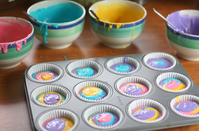 Colorful Cupcakes - A Tutorial - THE DAINTY SQUID