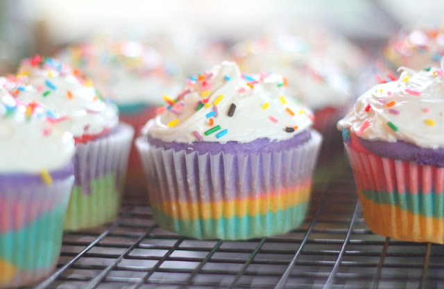 Colorful Cupcakes - A Tutorial - THE DAINTY SQUID